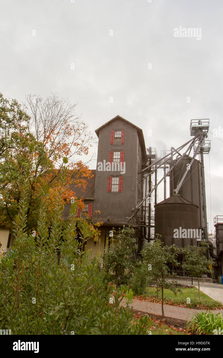 Rustic bourbon distillery in Kentucky with fall foliage Stock Photo - Alamy