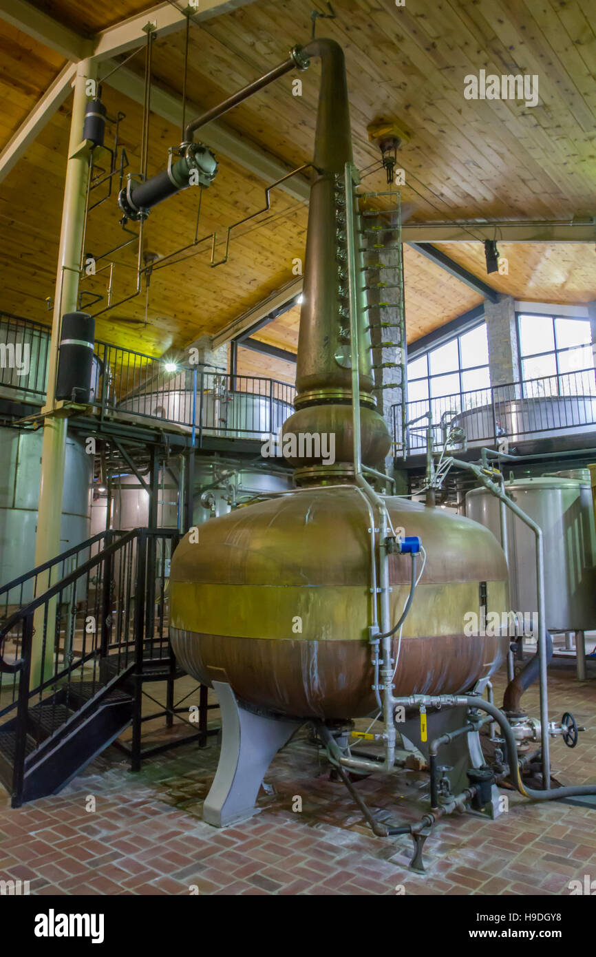 Craft copper still works inside bourbon distillery Stock Photo - Alamy