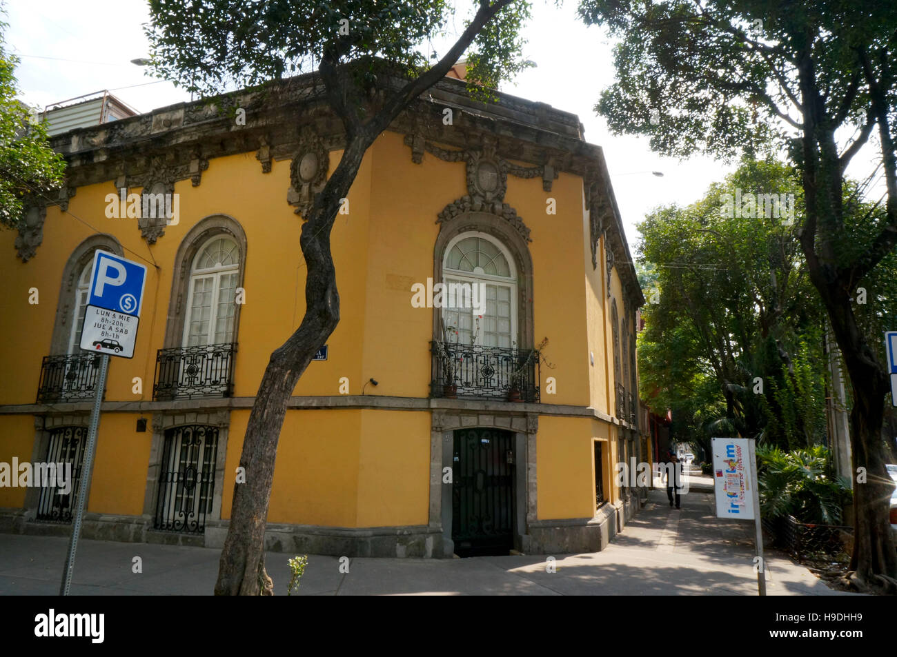 Historic building on Calle Colima in the Roma neighborhood in Mexico ...