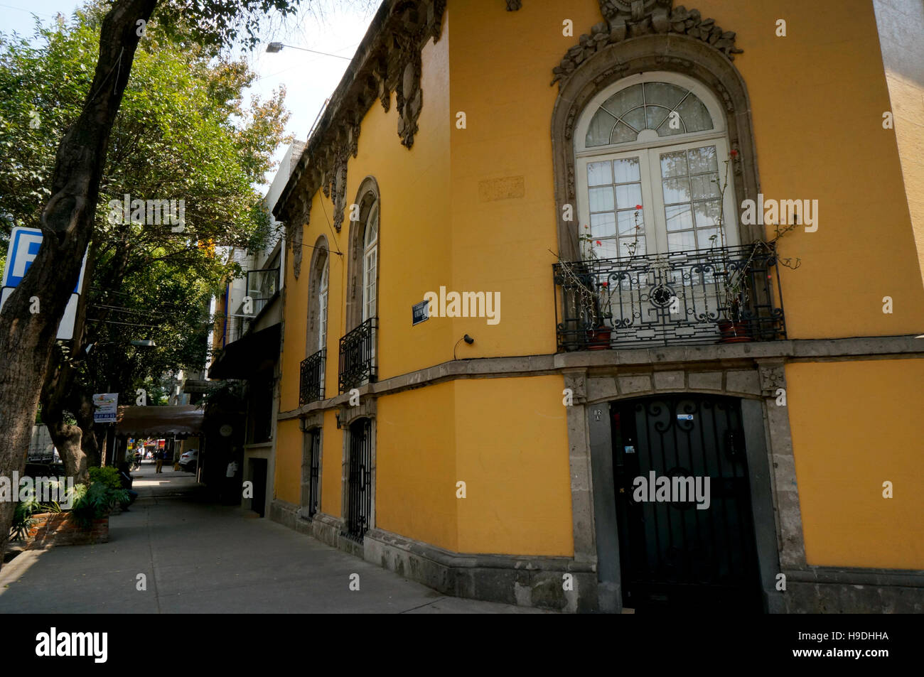 Historic building on Calle Colima in the Roma neighborhood in Mexico ...