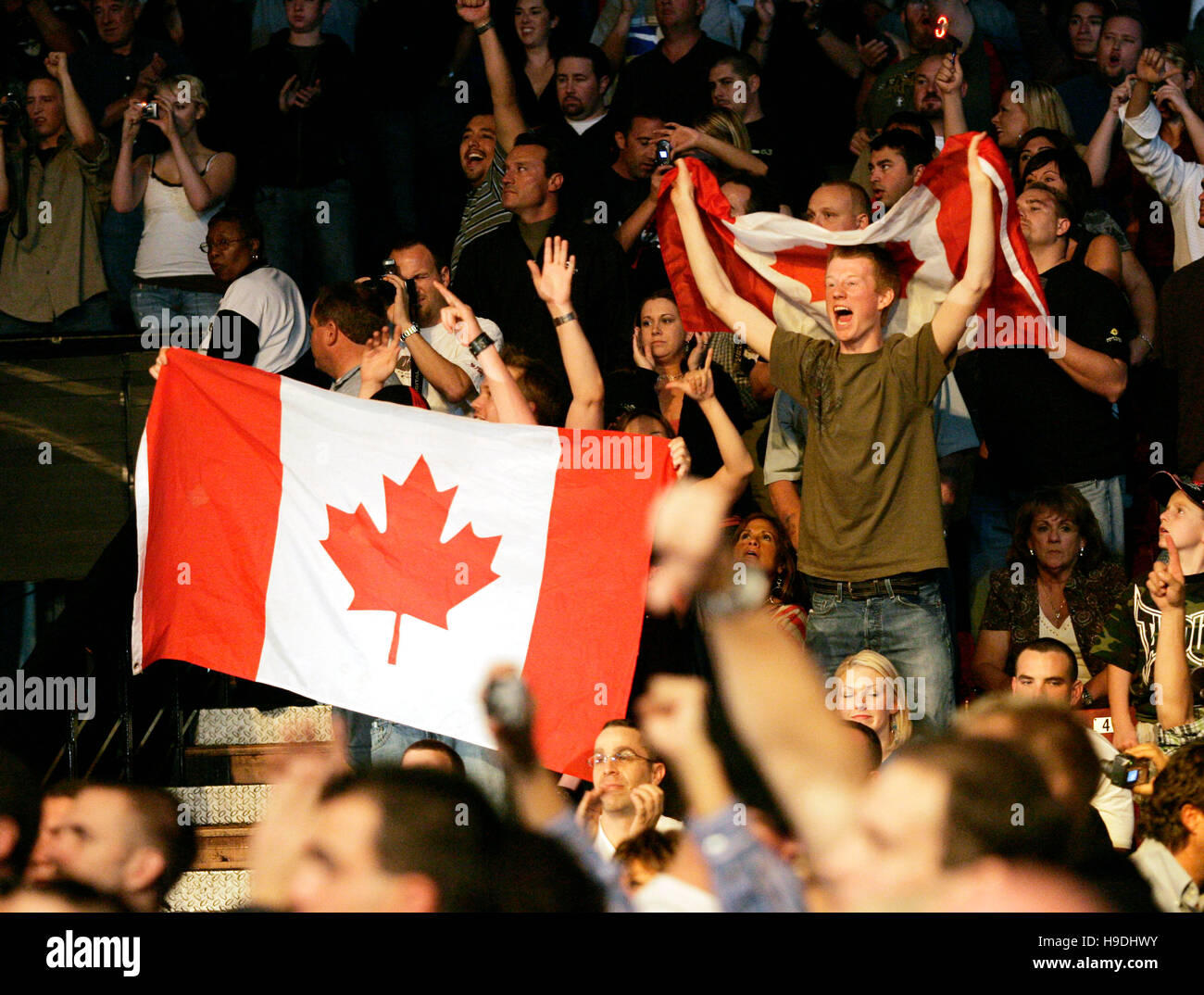 Ufc fans hi-res stock photography and images - Alamy