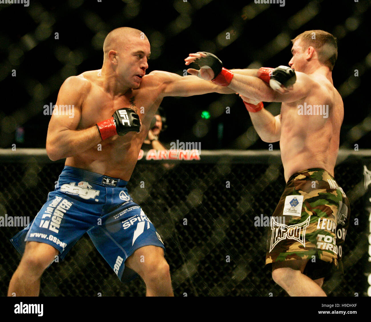 Georges st pierre left punches hi-res stock photography and images - Alamy