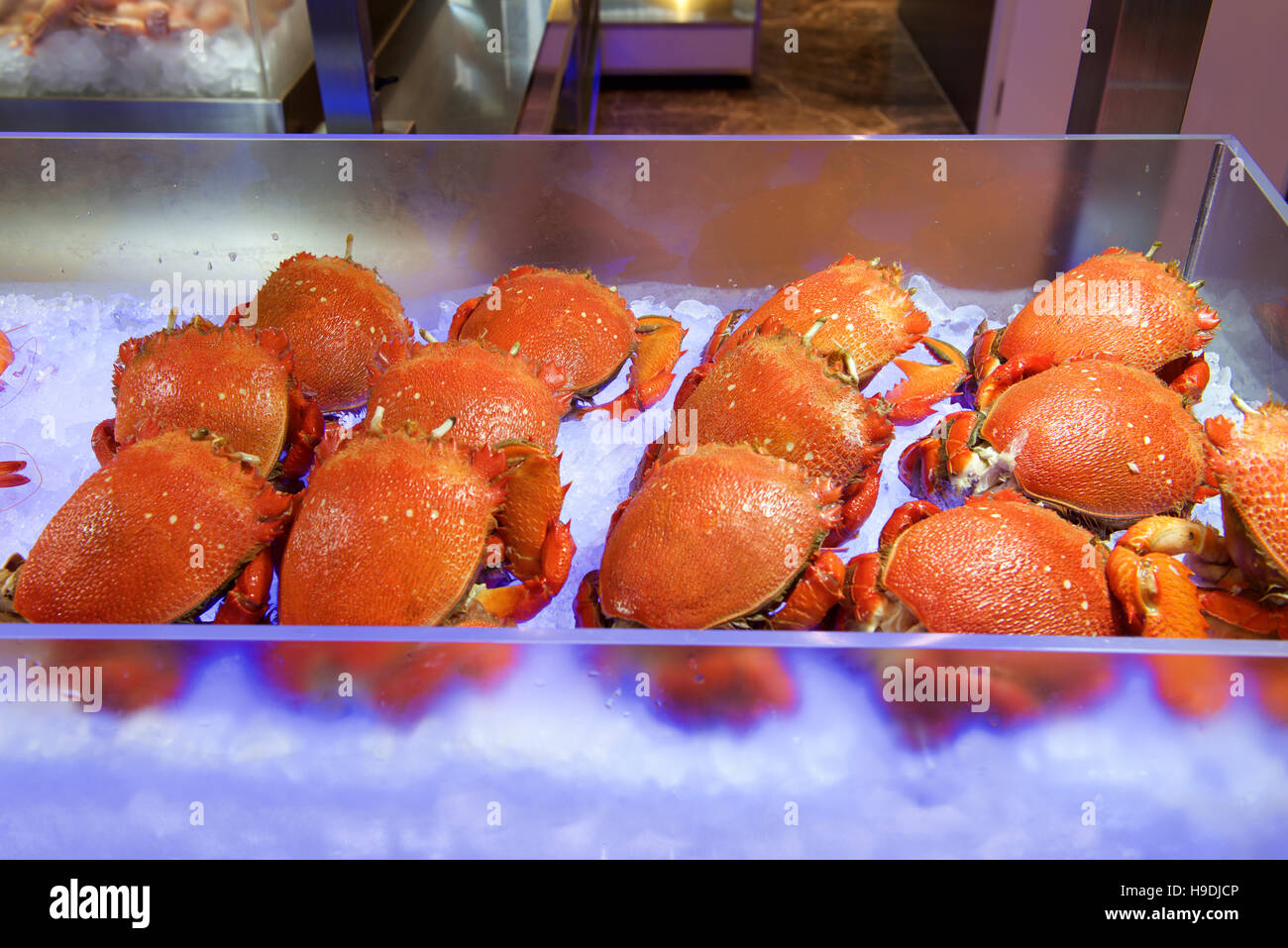 Fresh Seafood crab in buffet restaurant Stock Photo - Alamy