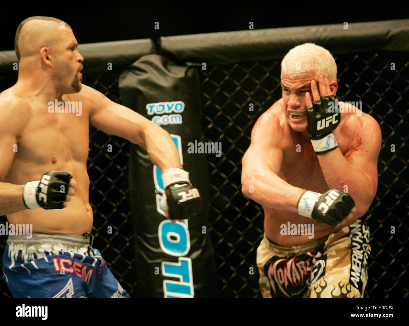 Tito Ortiz, right, fights Chuck Liddell at the Ultimate Fighting ...