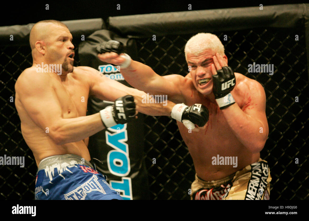 Tito Ortiz, right, fights Chuck Liddell at the Ultimate Fighting ...