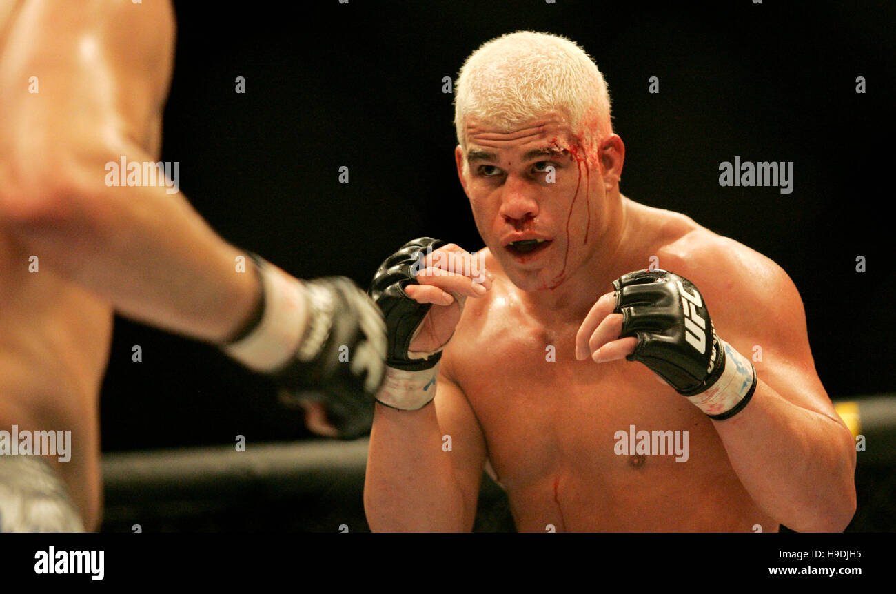 Tito Ortiz, right, fights Chuck Liddell at the Ultimate Fighting ...