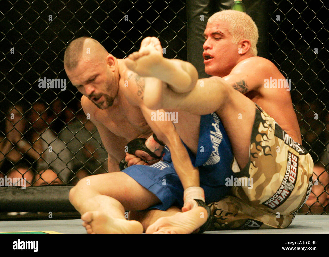 Tito Ortiz, right, fights Chuck Liddell at the Ultimate Fighting ...