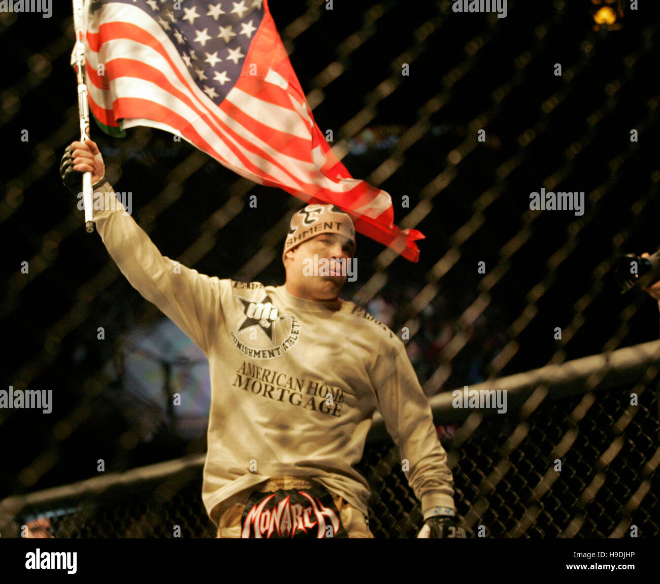 Tito Ortiz waves a flag before his fight against Chuck Liddell at the ...