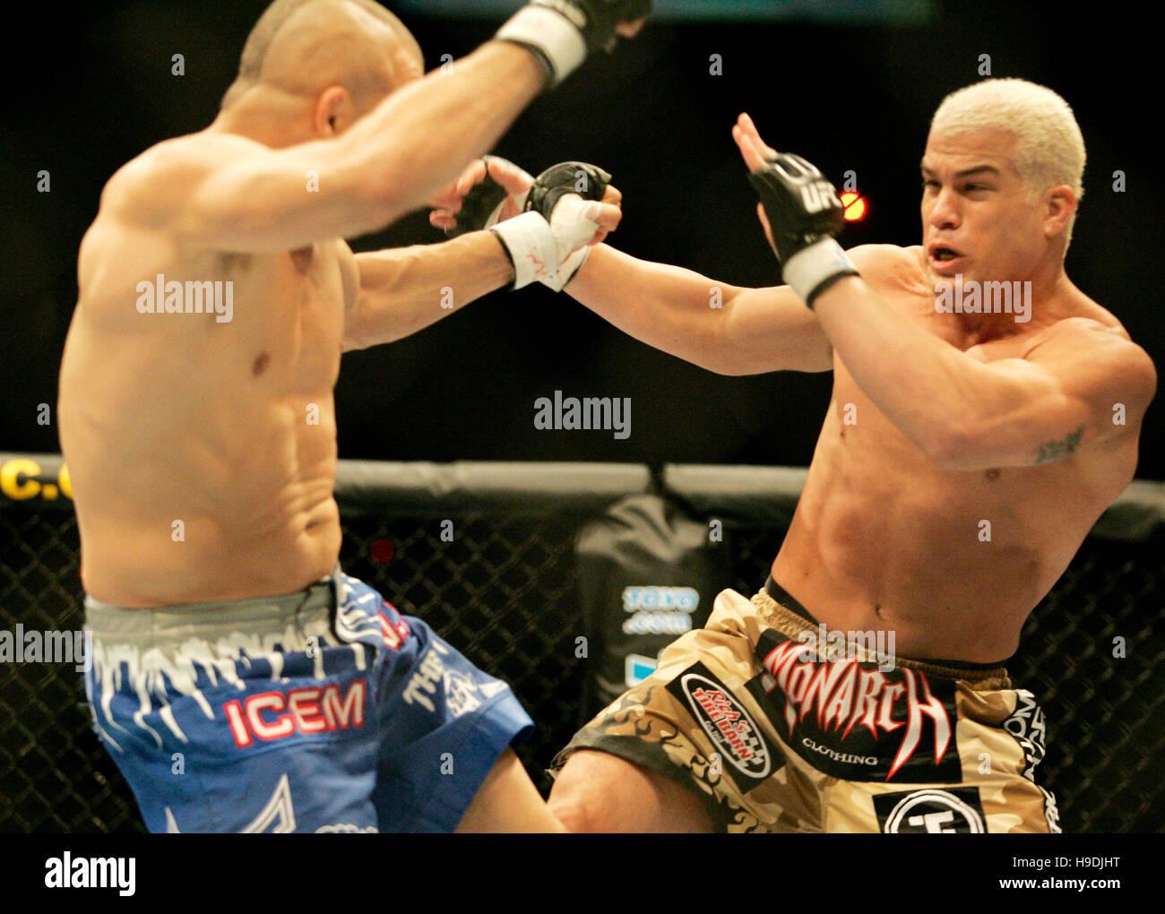 Tito Ortiz, right, fights Chuck Liddell at the Ultimate Fighting ...