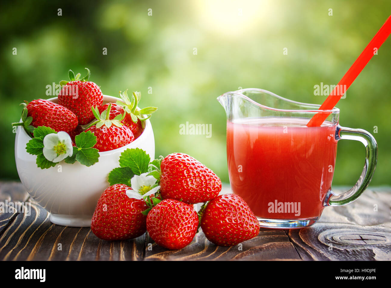 strawberry in bowl and juice Stock Photo - Alamy