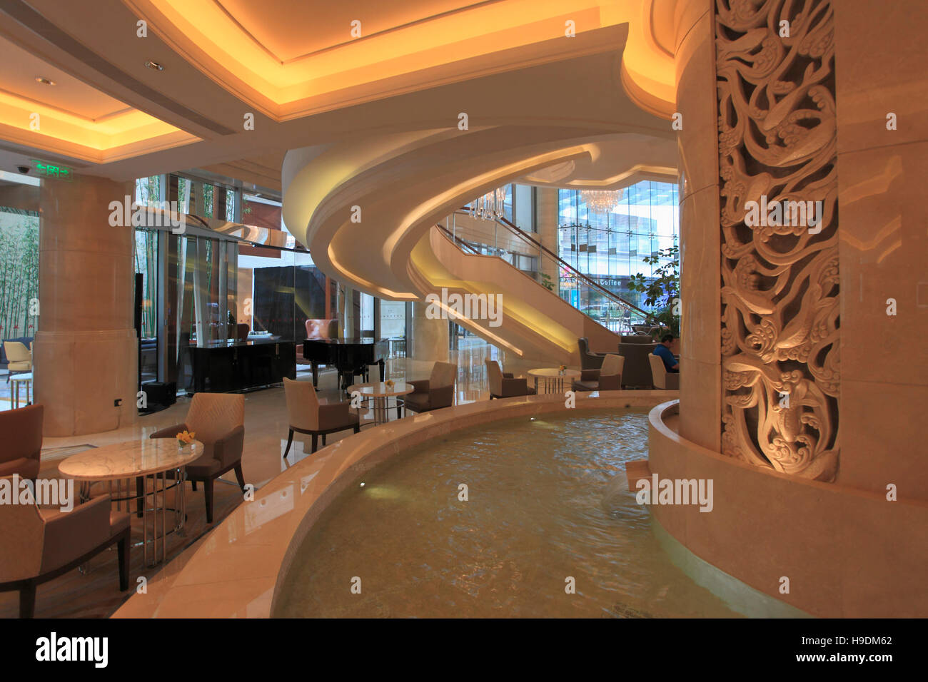 Hotel marriott interior hi-res stock photography and images - Alamy