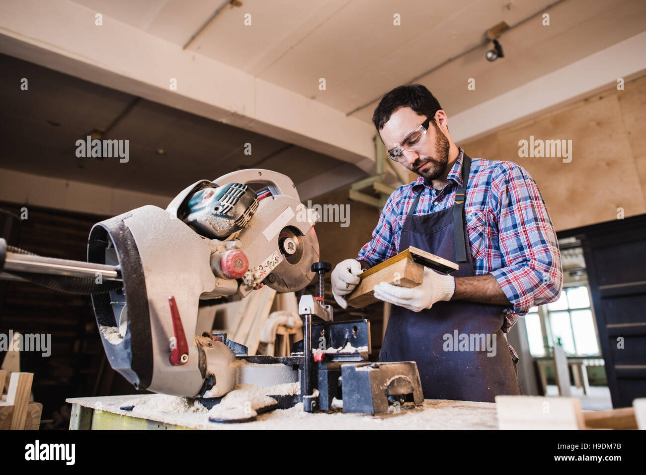 Craftsman in uniform hi-res stock photography and images - Alamy