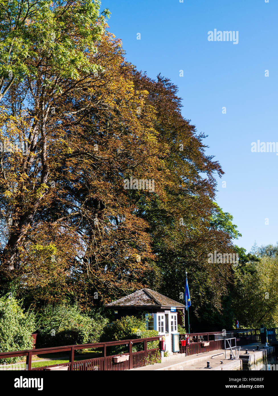 Shiplake Lock High Resolution Stock Photography and Images - Alamy