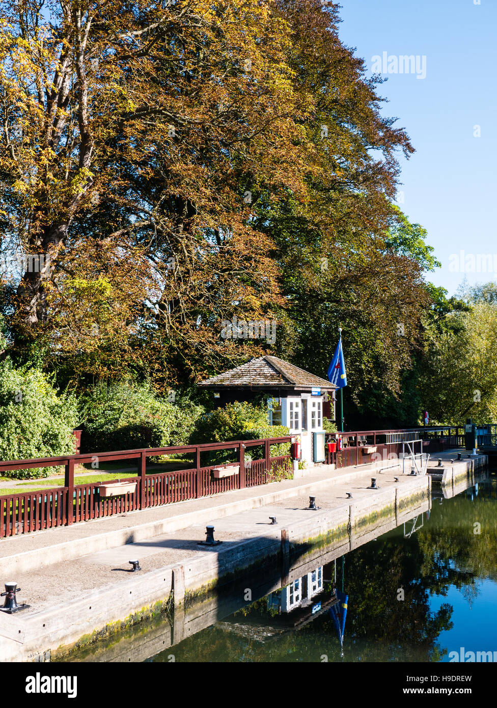 Shiplake Lock, Shiplake, Oxfordshire, England Stock Photo - Alamy