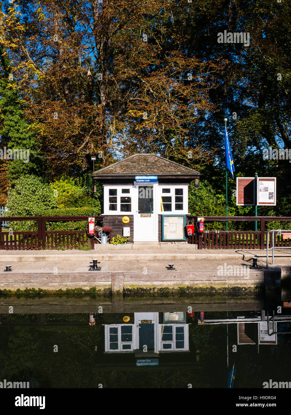Shiplake Lock, Shiplake, Oxfordshire, England Stock Photo - Alamy