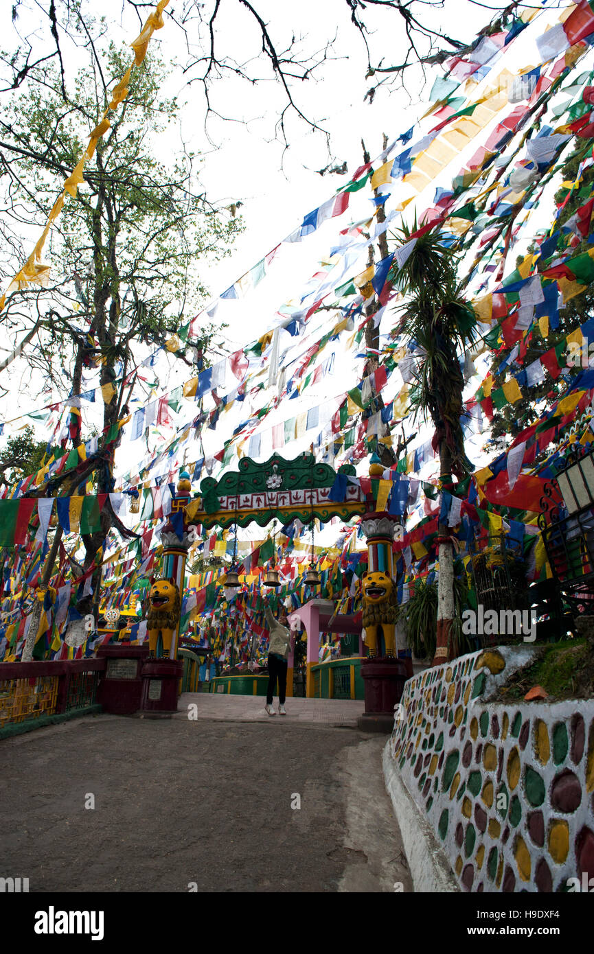 Ringing bell in temple gate hi-res stock photography and images - Alamy