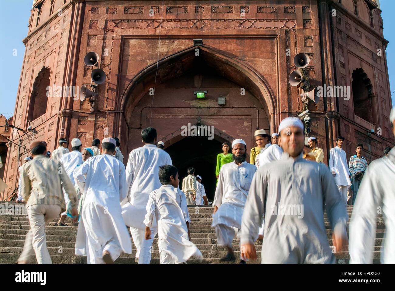 Friday prayer at Delhi's Jama Masjid, a mosque built between 1644 and ...