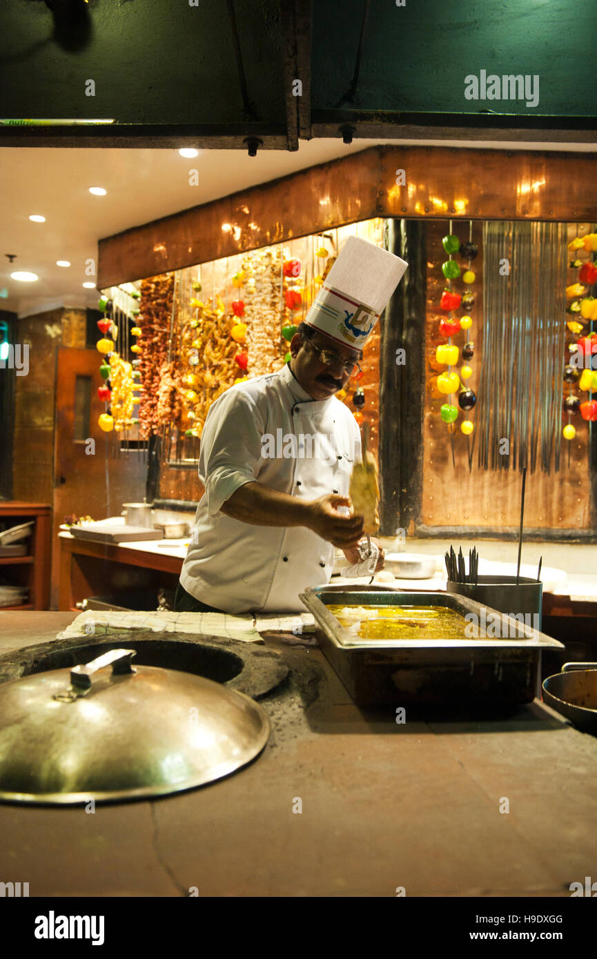 Tandoor kitchen hi-res stock photography and images - Alamy