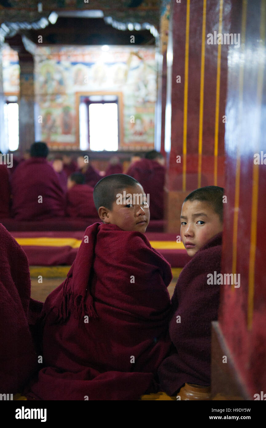 Indian kids asia praying hi-res stock photography and images - Alamy