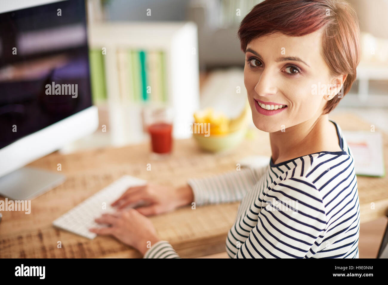 Young woman in front of the computer Stock Photo - Alamy