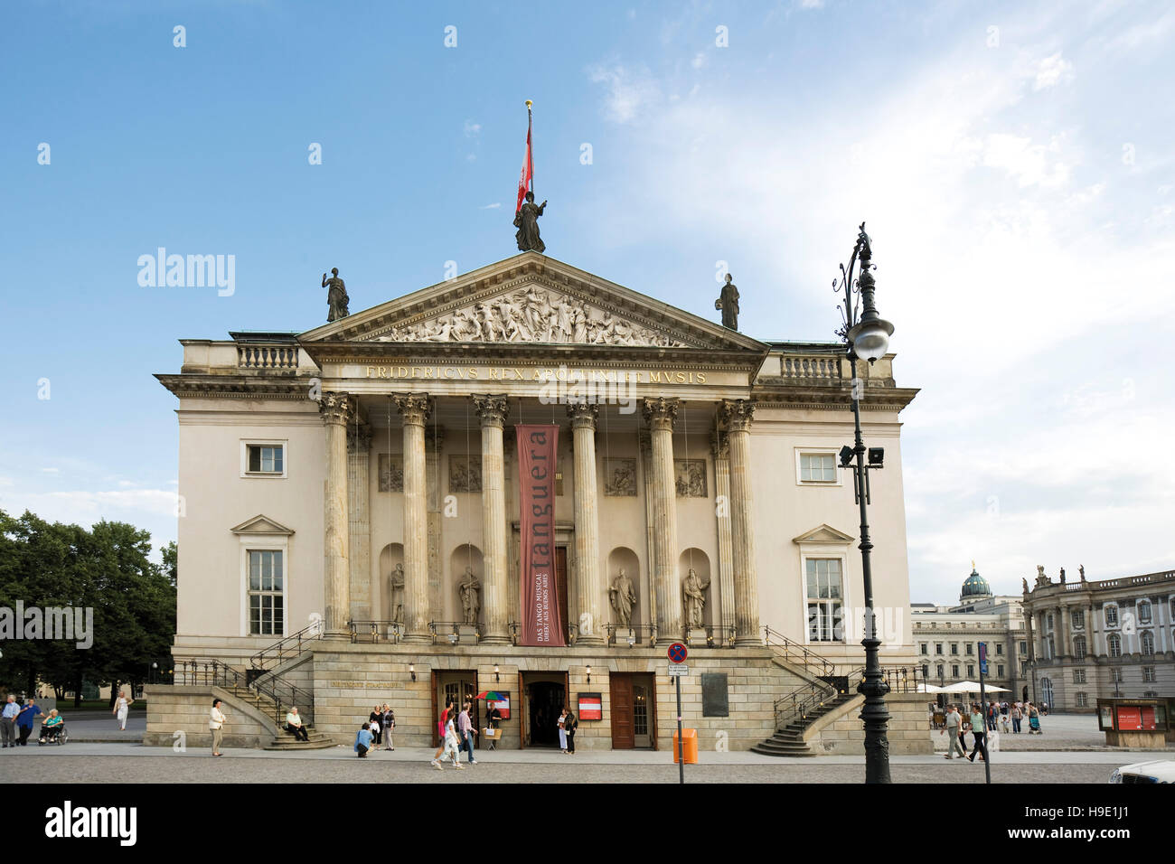 Berlin state opera unter hi-res stock photography and images - Alamy