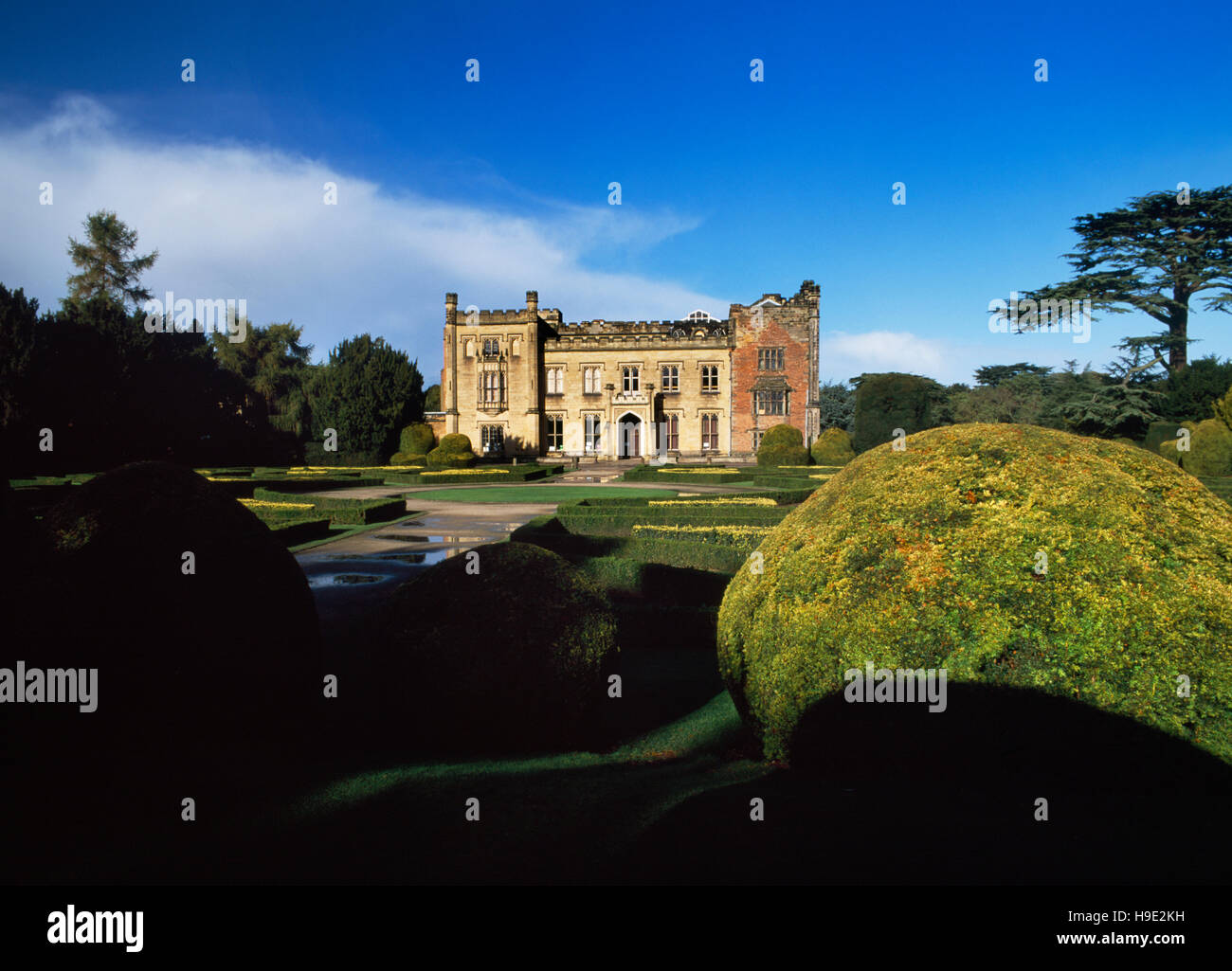 Gothic country house hi-res stock photography and images - Alamy