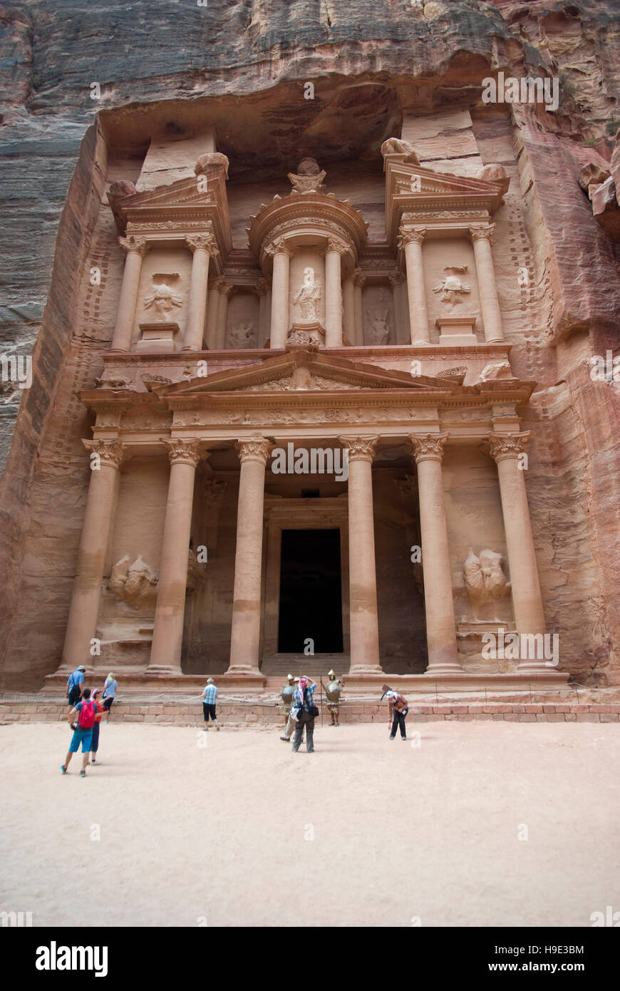 The Treasury building or Al Khazneh at Petra, Jordan Stock Photo - Alamy