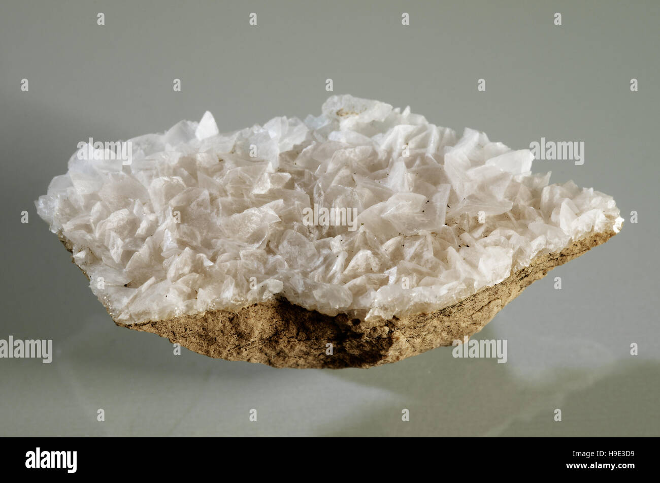 Calcite white crystal formation over a rock substrate Stock Photo - Alamy