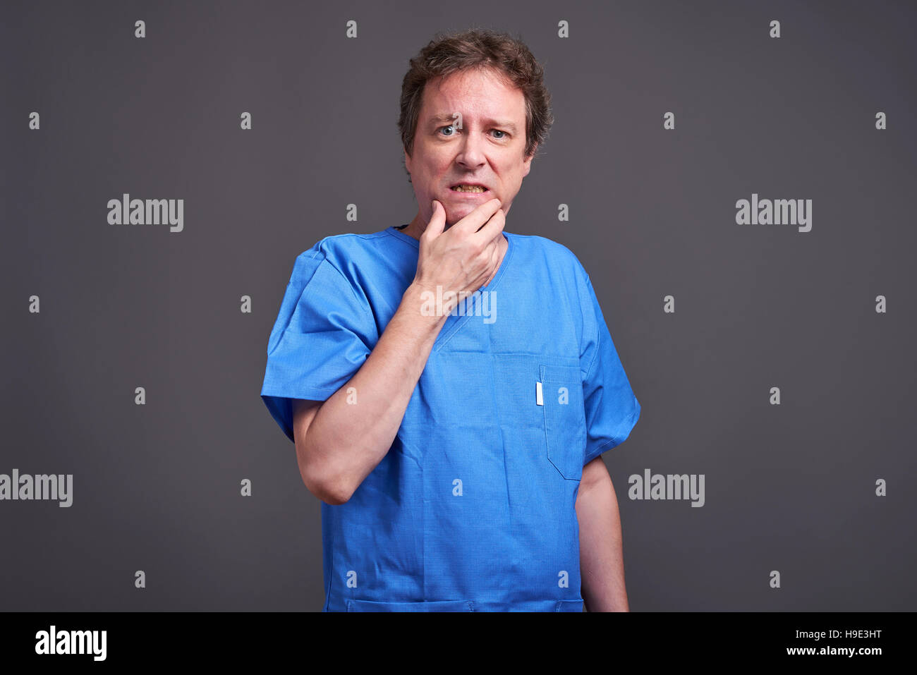 Feeling scared hi-res stock photography and images - Alamy