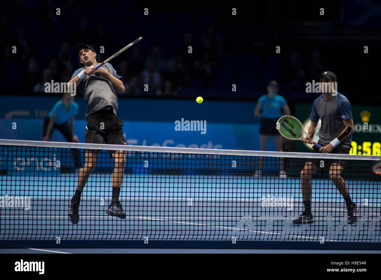 The O2, 19th Nov 2016. Bryan Brothers in action during doubles match vs ...