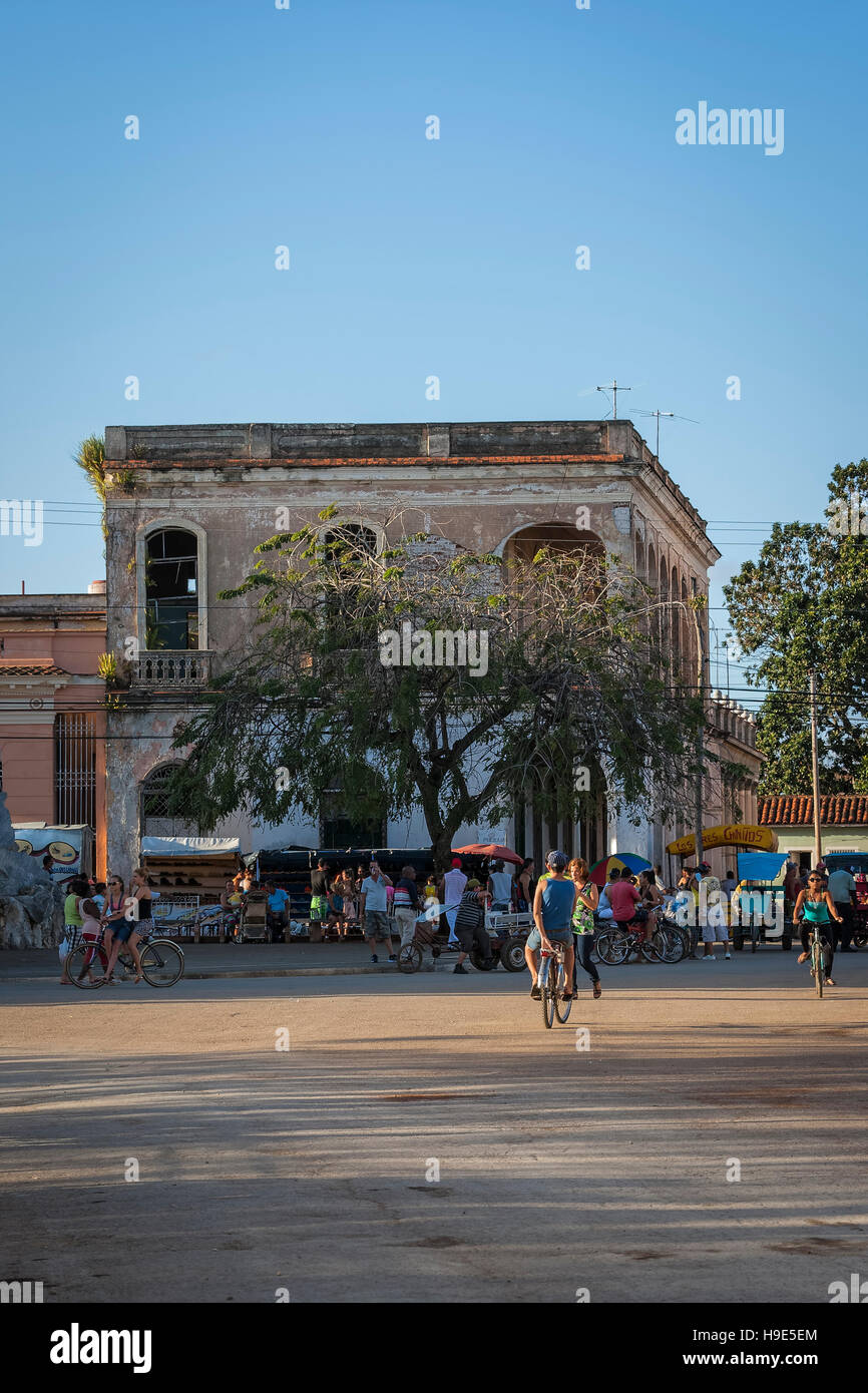 Run down buildings hi-res stock photography and images - Alamy