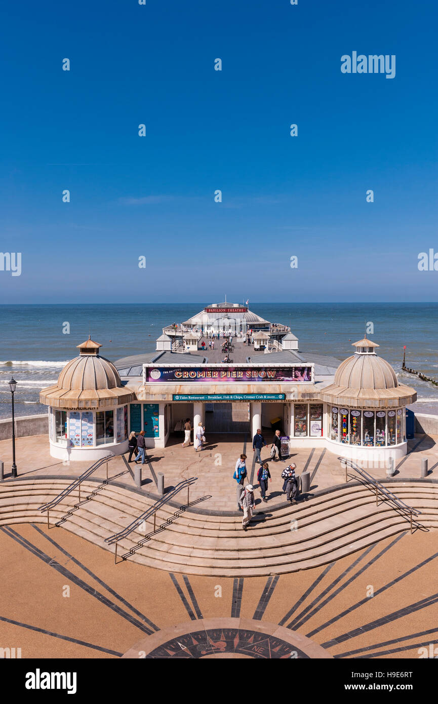 Piers britain hi-res stock photography and images - Alamy