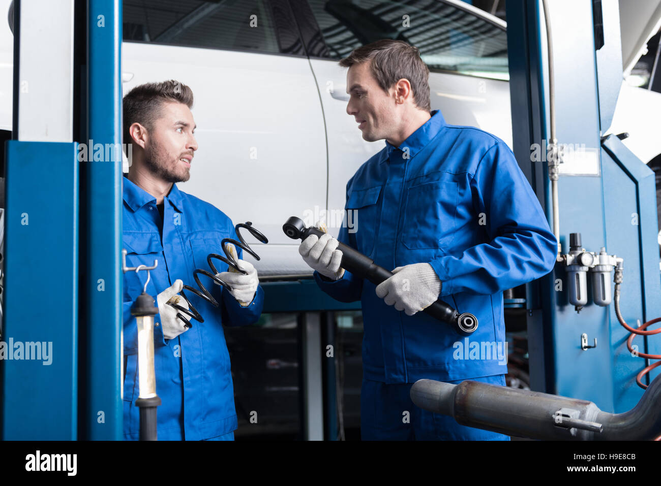 Professional mechanics hi-res stock photography and images - Alamy