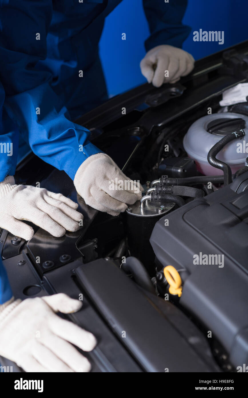 Professional mechanics working on car break out Stock Photo - Alamy