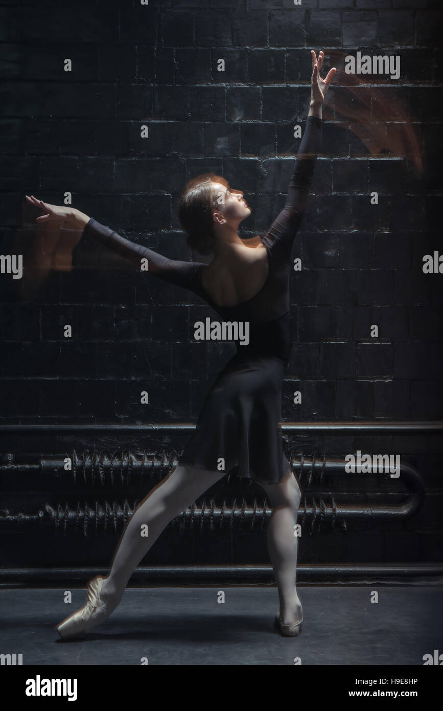Artistic dancer hi-res stock photography and images - Alamy