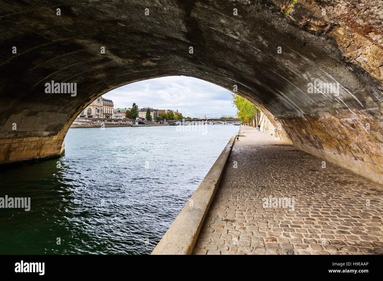 Paris seine promenade hi-res stock photography and images - Alamy