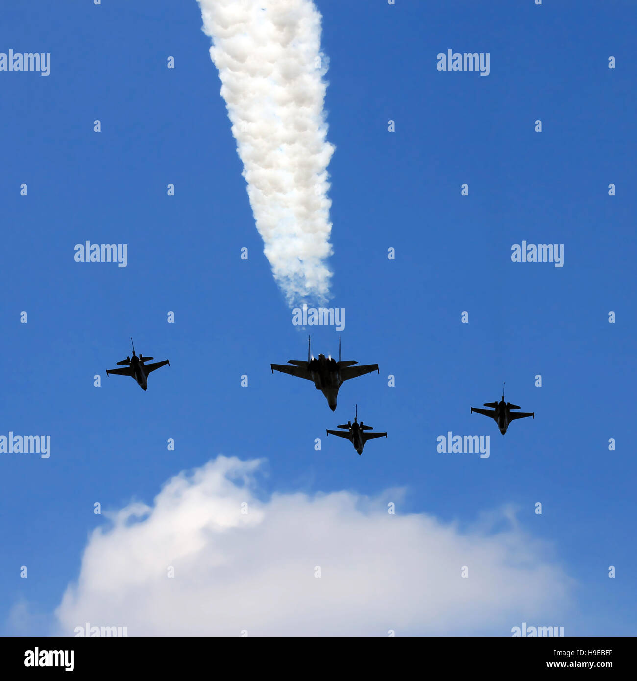 Jet low pass hi-res stock photography and images - Alamy