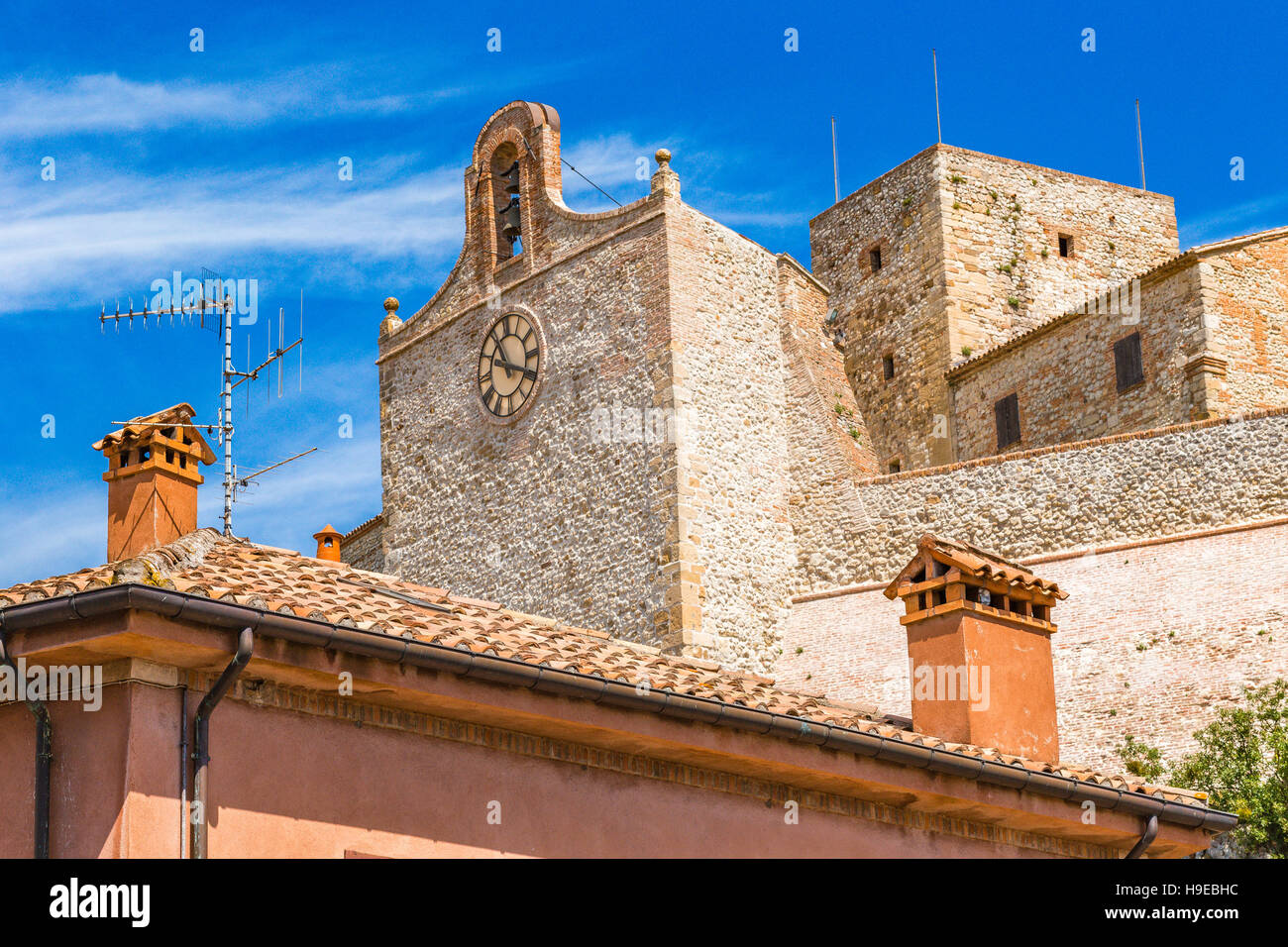 Ancient medieval castle clock hi-res stock photography and images - Alamy