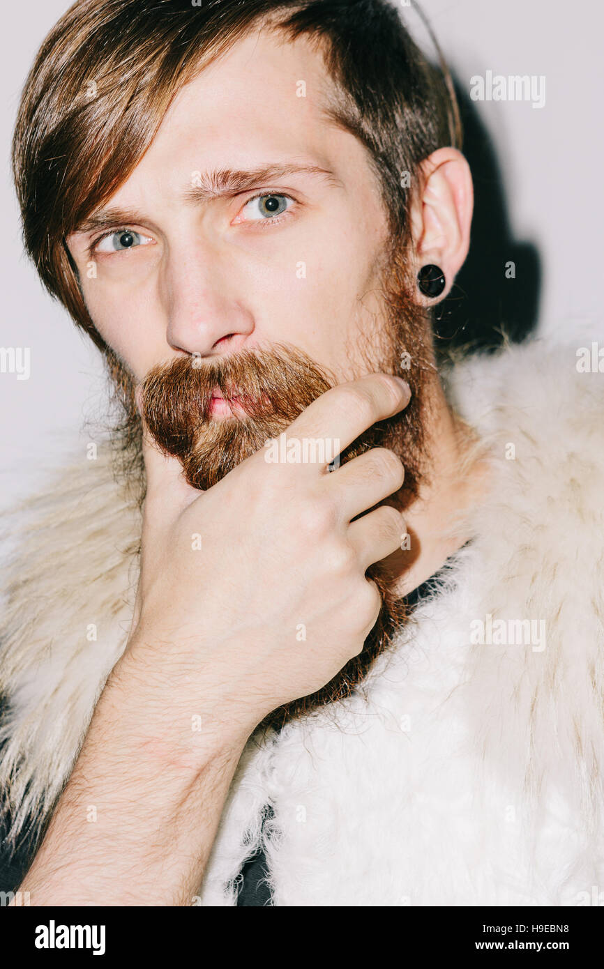 Hand at the chin hi-res stock photography and images - Alamy