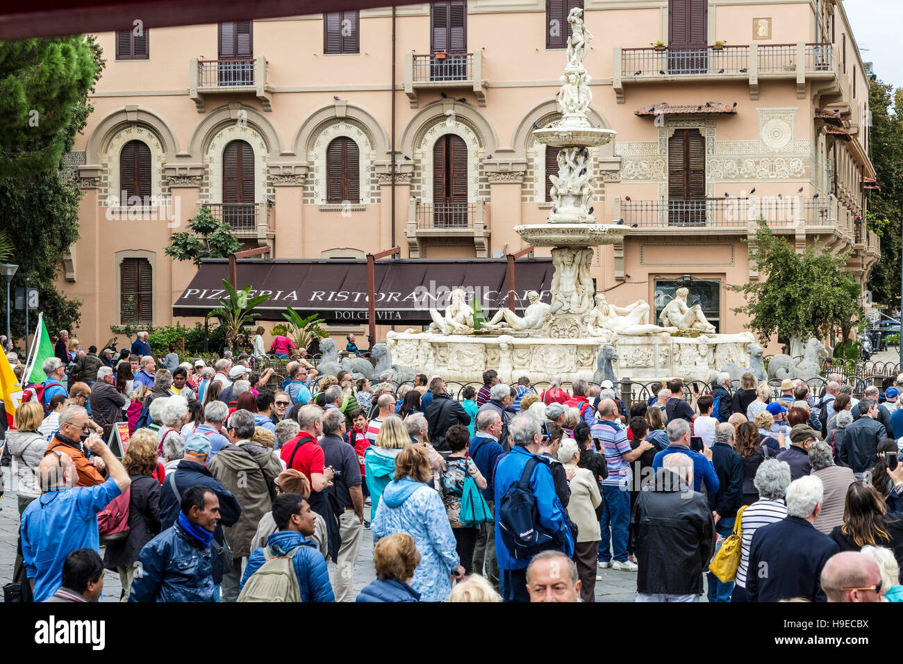 Messina plaza hi-res stock photography and images - Alamy