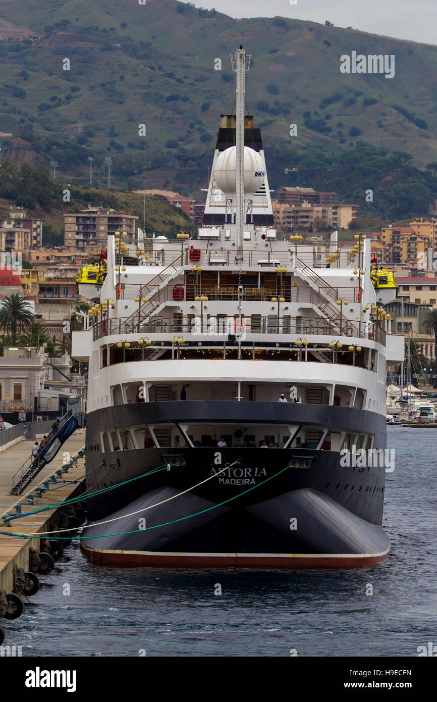 Astoria cruise ship hi-res stock photography and images - Alamy