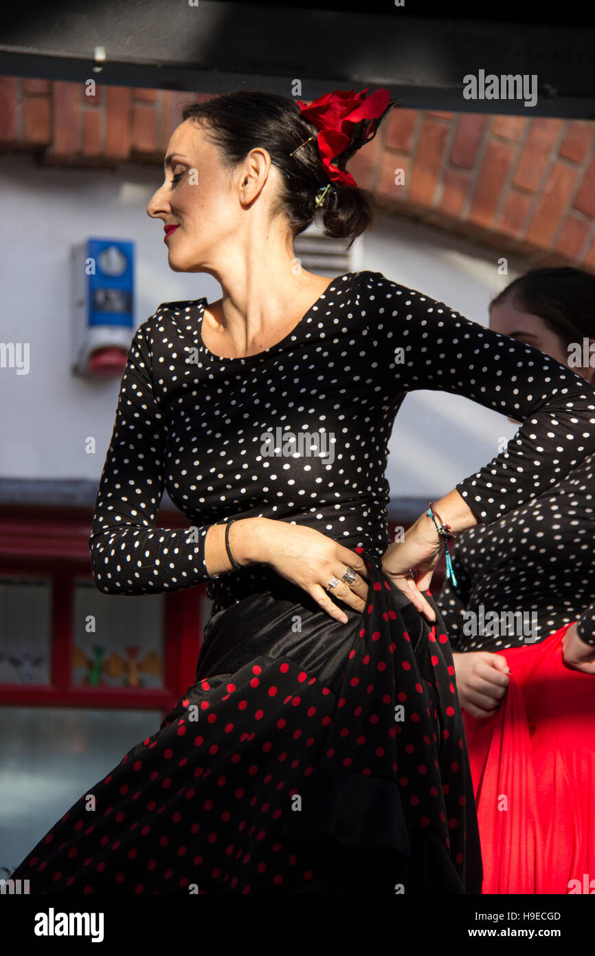 Traditional flamenco dancer hi-res stock photography and images - Alamy