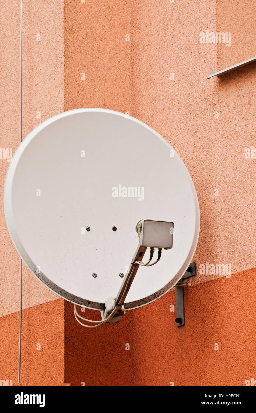 Transmission dish hi-res stock photography and images - Alamy