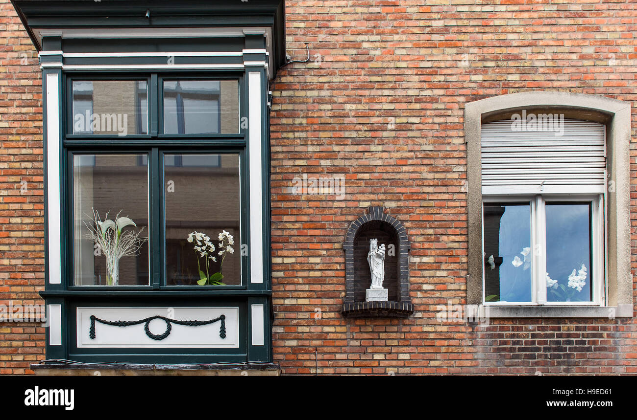 Oriel window hi-res stock photography and images - Alamy