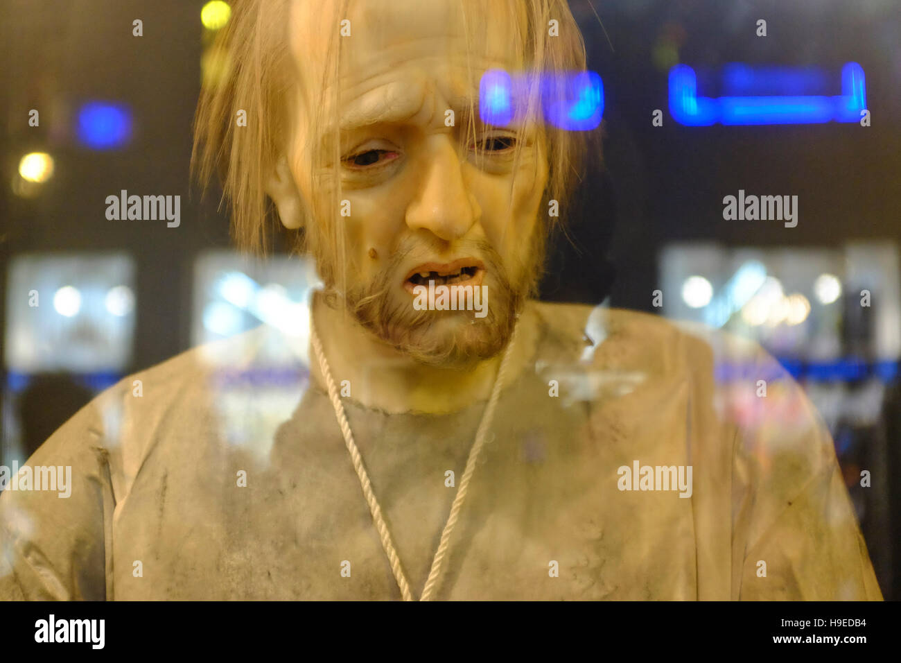 Scary figure window hi-res stock photography and images - Alamy