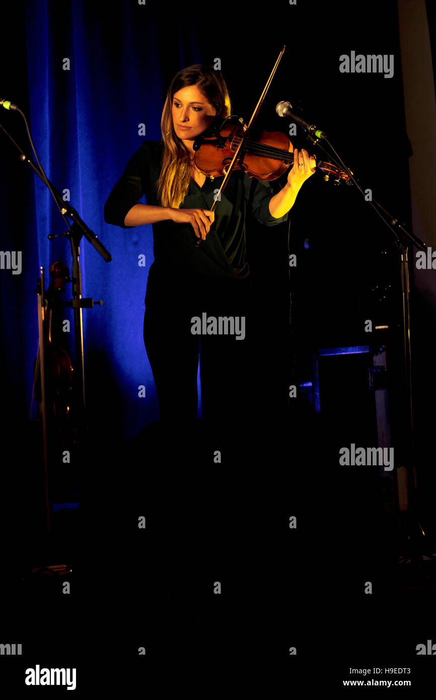 Bond band girl elspeth phipps hi-res stock photography and images - Alamy