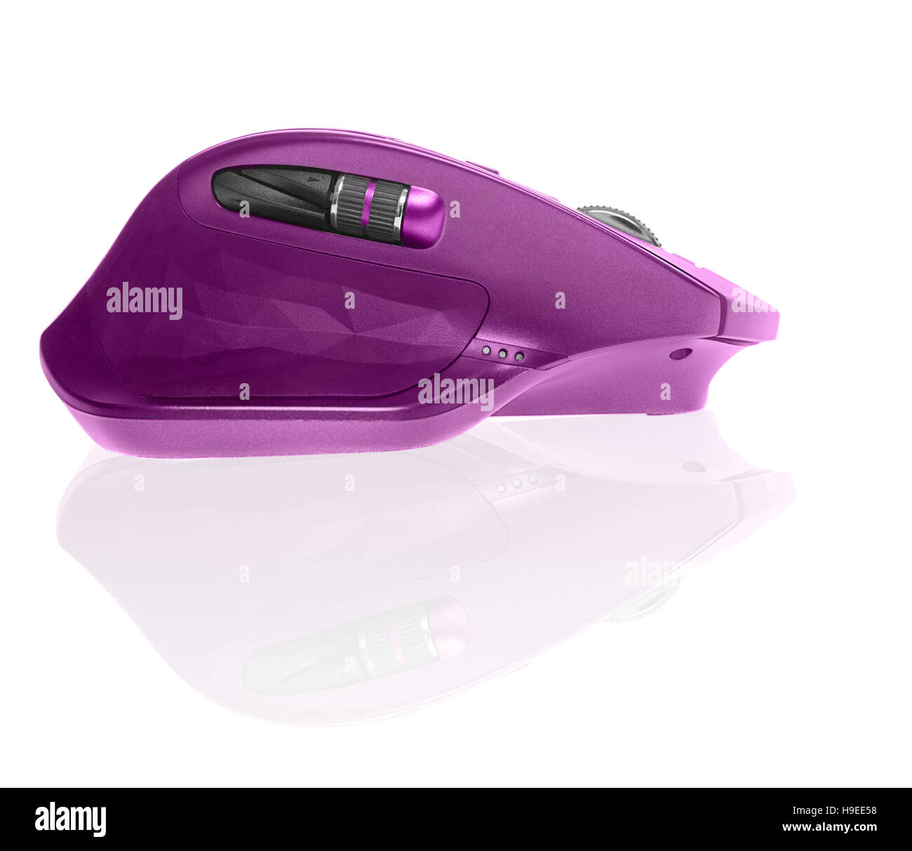 Wireless computer mouse. Pink color. Isolated on white background Stock ...