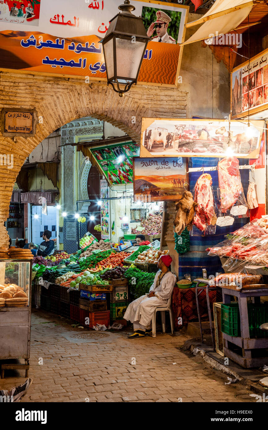 African shop shops people fruit hi-res stock photography and images - Alamy