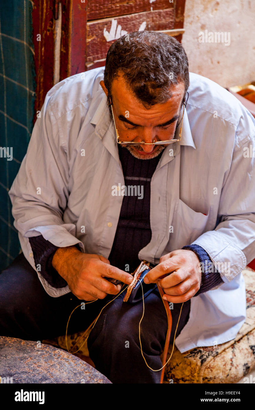 African shoemaker hi-res stock photography and images - Alamy