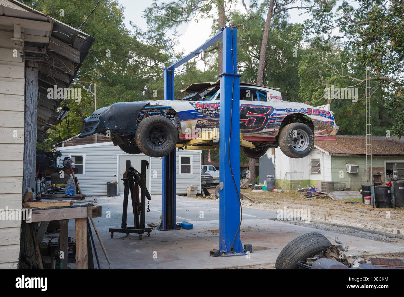 Old battered car hi-res stock photography and images - Alamy